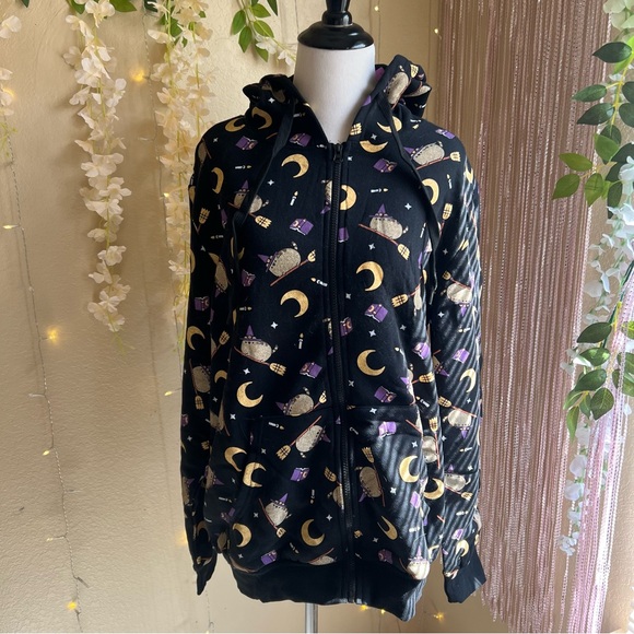 Pusheen | Tops | Nwt Pusheen Black Hoodie With Moon And Book Design ...